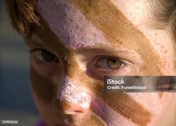 Camouflaged 여자아이 면 페인트 하위 페인트 생일 파티 사람 얼굴에 대한 스톡 사진 및 기타 이미지 사람 얼굴