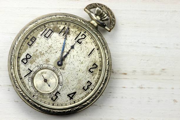 Free picture: Oldfashined analog clock, a traditional pocket watch on a ...