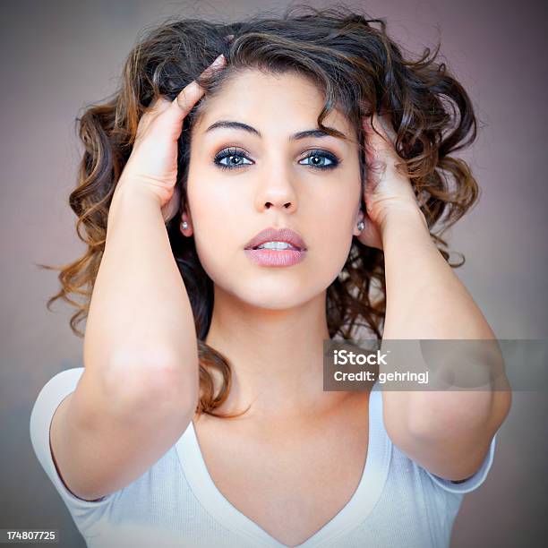 Photo Libre De Droit De Portrait Dune Jeune Femme Banque Dimages Et