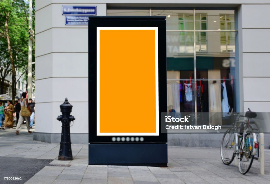 Iklan Lightbox Papan Iklan Kosong Di Sepanjang Trotoar Panel Tanda ... Iklan Lightbox Papan Iklan Kosong Di Sepanjang Trotoar Panel Tanda ...
