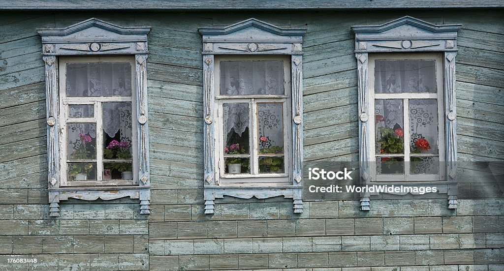 3 늙음 압살했다 Windows 표시 레드 Geraniums 러시아 0명에 대한 스톡 사진 및 기타 이미지 0명 3가지