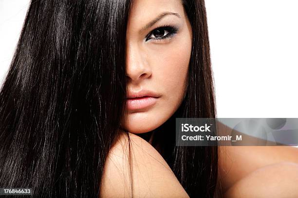 Chica Con Largo Cabello Negro Foto De Stock Y Más Banco De Imágenes De Adulto Adulto Adulto
