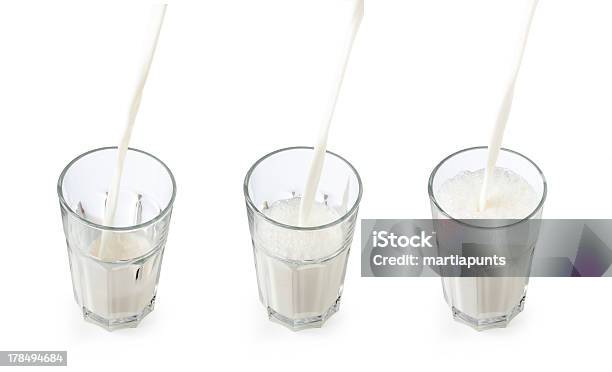 Menuangkan Susu Dalam Gelas Foto Stok Unduh Gambar Sekarang Aliran Kegiatan Cair