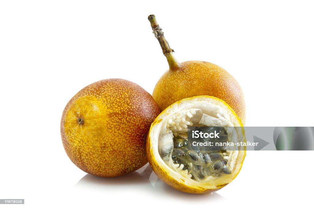 Passiflora Edulis 후르트 과일에 대한 스톡 사진 및 기타 이미지 과일 노랑 보라색 Istock