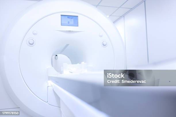 Peralatan Medis Modern Dan Pemindai Mri Di Dalam Ruang Pemeriksaan ... Peralatan Medis Modern Dan Pemindai Mri Di Dalam Ruang Pemeriksaan ...