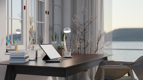 Ruang Kantor Rumah Minimal Yang Nyaman Dengan Tablet Mock Up Layar