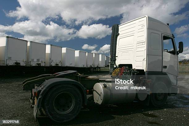 Truk Dan Trailer Artikulasi Di Taman Foto Stok - Unduh Gambar Sekarang ... Truk Dan Trailer Artikulasi Di Taman Foto Stok - Unduh Gambar Sekarang ...