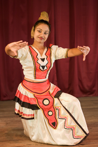 Kandyan 댄서 중 보여주다 캔디 스리랑카 Performing Arts Event에 대한 스톡 사진 및 기타 이미지