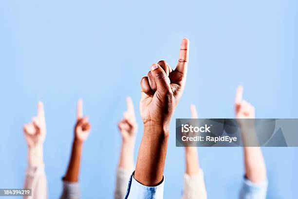 Lihat Tangan Manusia Menunjuk Ke Atas Didukung Oleh Orang Lain Foto Stok Unduh Gambar Sekarang