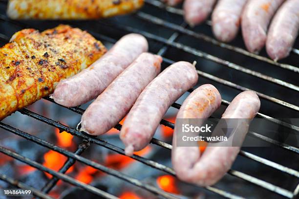 Sosis Pada Barbekyu Sosis Di Atas Panggangan Foto Stok Unduh Gambar