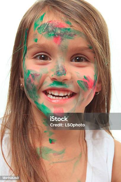 Niña Pintura De La Cara Sonrisa Foto De Stock Y Más Banco De Imágenes