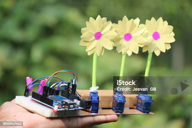 Programmable Microcontroller Projects Electronic Circuit On A Small Breadboard Connecting Micro