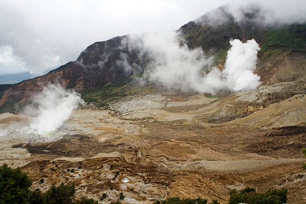 230+ Papandayan Fotografías de stock, fotos e imágenes libres de ... 230+ Papandayan Fotografías de stock, fotos e imágenes libres de ...