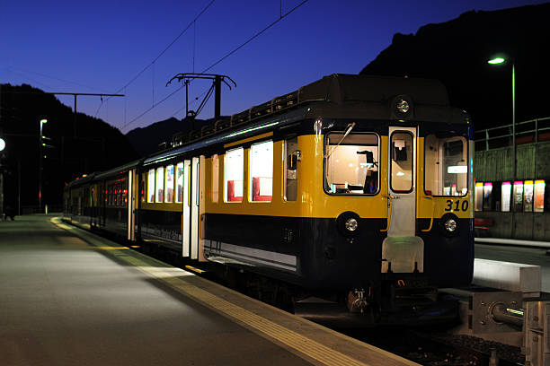 Trian Pictures | Download Free Images on Unsplash