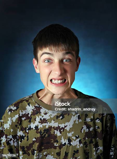 Angry 십대 T 셔츠에 대한 스톡 사진 및 기타 이미지 T 셔츠 격노한 그늘 Istock