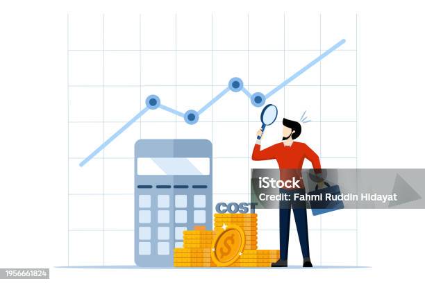 Pengusaha Yang Cermat Menggunakan Kaca Pembesar Untuk Menganalisis