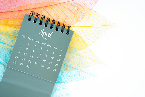 Photo libre de droit de Calendrier Mensuel De Bureau Davril 2024 Et ... Photo libre de droit de Calendrier Mensuel De Bureau Davril 2024 Et ...