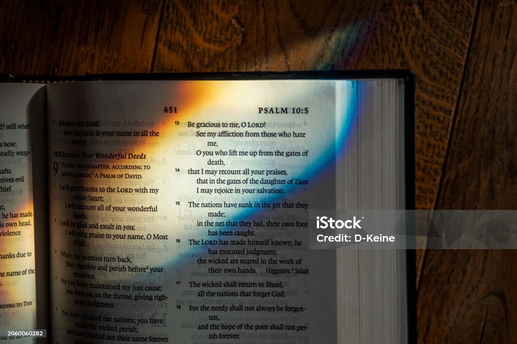Holy Bible Foto de stock y más banco de imágenes de Biblia - Biblia ... Holy Bible Foto de stock y más banco de imágenes de Biblia - Biblia ...