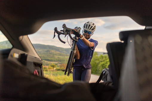 Foto de Getting Ready For A Tour In Nature e mais fotos de stock de ... Foto de Getting Ready For A Tour In Nature e mais fotos de stock de ...
