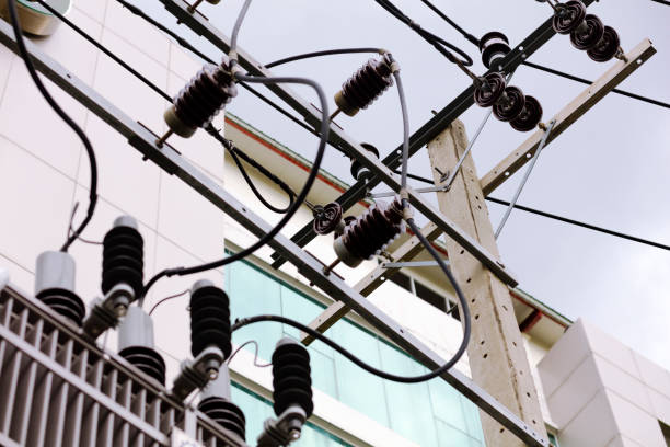 Free picture: Rusty electric tower in front of building in socialism ...