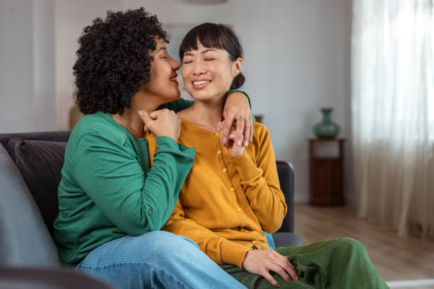 100 Fotos Bilder Und Lizenzfreie Bilder Zu Japanese Lesbian Kissing