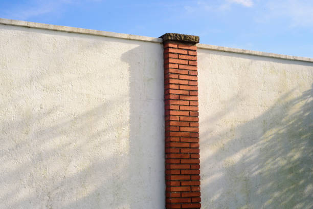 Free picture: Concrete vertical column on brick wall in shadow