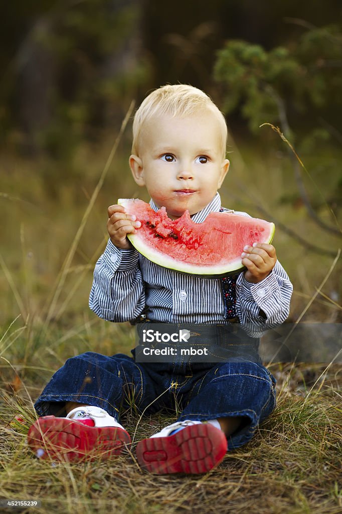 Anak Kecil Makan Semangka Foto Stok - Unduh Gambar Sekarang - Alam ... Anak Kecil Makan Semangka Foto Stok - Unduh Gambar Sekarang - Alam ...