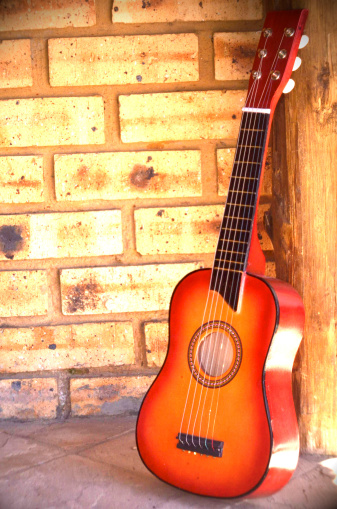 Gitar Foto Stok Unduh Gambar Sekarang Fotografi Citra Gitar Kecil Deskripsi Fisik Istock