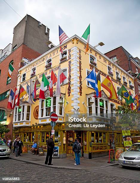 Oliver 세인트 존 Gogarty 펍 템플바 Dublin Ireland 걷기에 대한 스톡 사진 및 기타 이미지 걷기