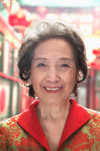 Potret Wanita Senior Dengan Pakaian Tradisional Cina Foto Stok - Unduh ... Potret Wanita Senior Dengan Pakaian Tradisional Cina Foto Stok - Unduh ...