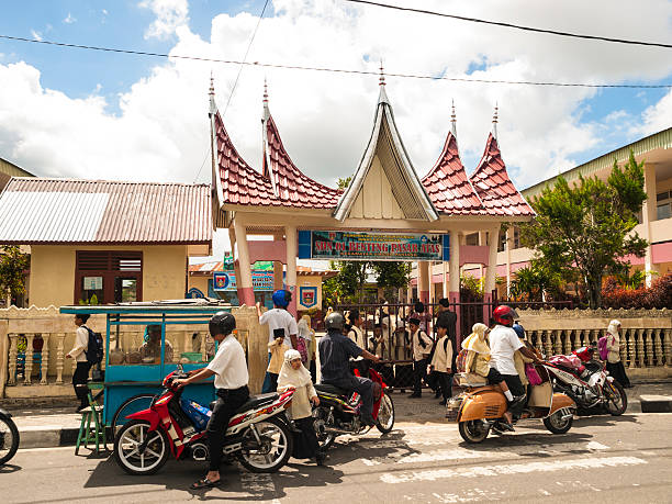1 300 Bukittinggi Foto Stok Potret And Gambar Bebas Royalti Istock