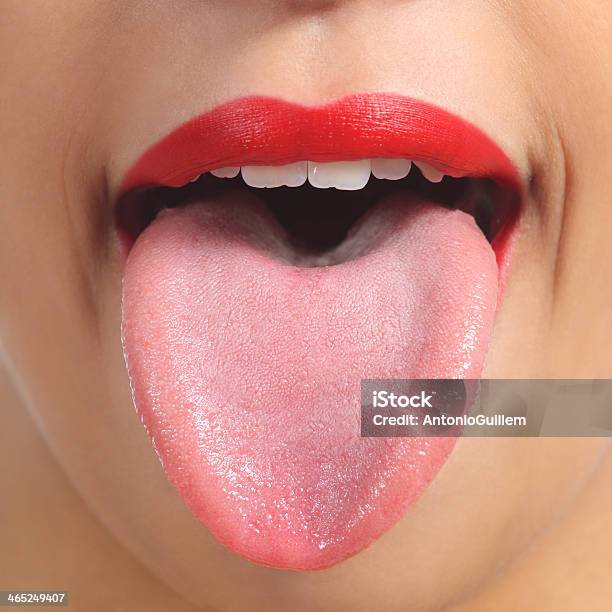 Vista Frontal De Una Mujer De La Lengua Foto De Stock Y Más Banco De