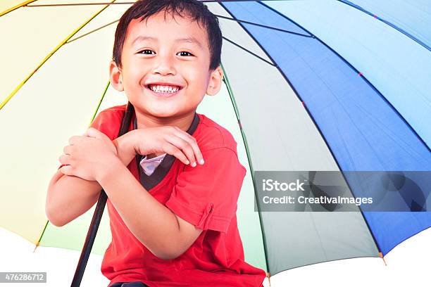 Bocah Imut Di Bawah Payung Foto Stok - Unduh Gambar Sekarang - Anak ... Bocah Imut Di Bawah Payung Foto Stok - Unduh Gambar Sekarang - Anak ...