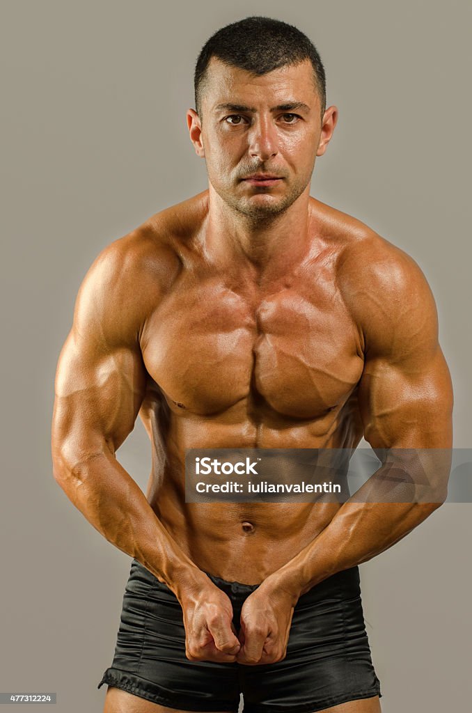 Foto De Bodybuilder Com Perfeita Abs Os Ombros Os Tríceps Bíceps Peito