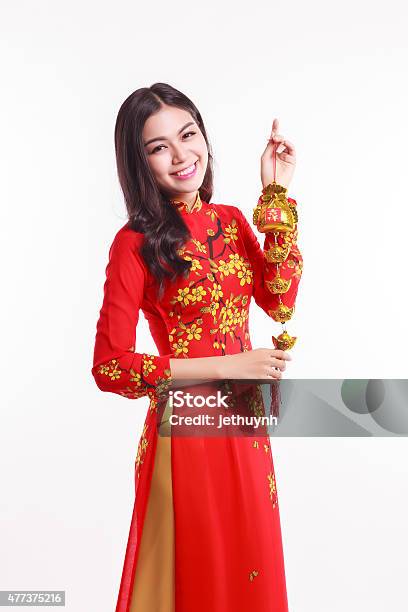 Wanita Cantik Vietnam Dengan Ao Dai Merah Foto Stok Unduh Gambar Sekarang Berdiri Posisi