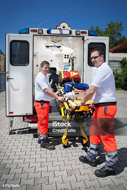 Paramedics 구급차 응급 의료 장비 들것 구급차에 대한 스톡 사진 및 기타 이미지 구급차 독일 2015년 Istock