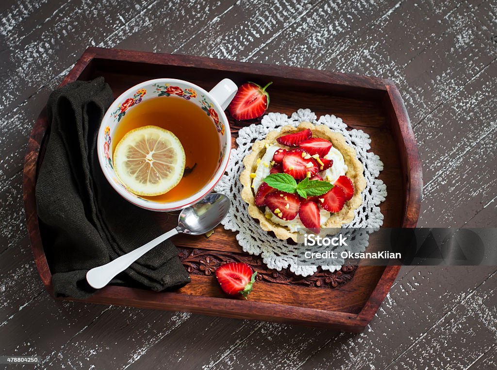 Tartlets 크림 치즈 및 딸기 2015년에 대한 스톡 사진 및 기타 이미지 2015년 건강한 식생활 계절 Istock