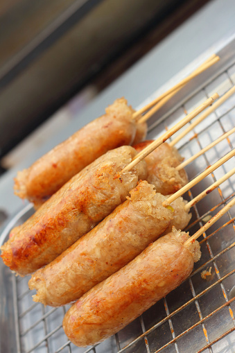 Bbq 그릴 위에서 향기로운 스테이크와 소시지 시장에서 0명에 대한 스톡 사진 및 기타 이미지 0명 2015년 고기