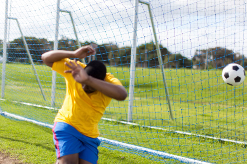 Goalkeeper 무서움 Of 공 경기장에 대한 스톡 사진 및 기타 이미지 경기장 골 스포츠 장비 골인 Istock