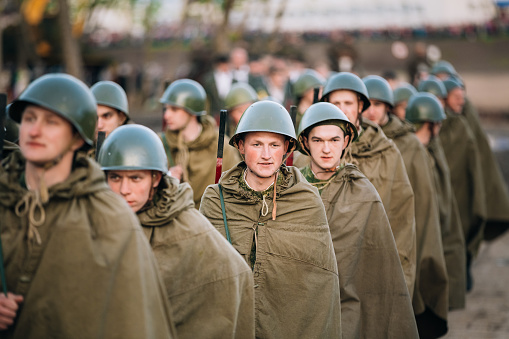 Parade Of 미확인 재등록합니다 Enactors 착용 애즈 소련 병마용 Du 2015년에 대한 스톡 사진 및 기타 이미지