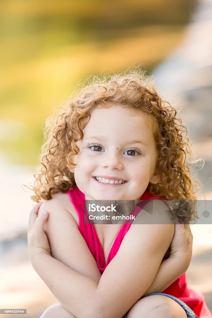 Photo Libre De Droit De Fille Avec Les Cheveux Bouclés Rouge Taches De