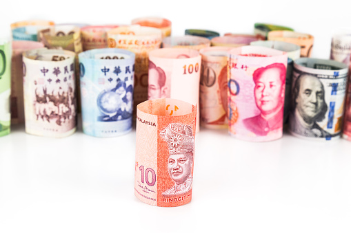 Tumpukan Catatan Mata Uang Yang Digulung Dengan Malaysia Ringgit Di ... Tumpukan Catatan Mata Uang Yang Digulung Dengan Malaysia Ringgit Di ...