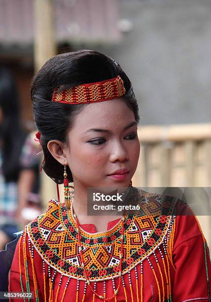 Potret Seorang Gadis Muda Torajan Yang Cantik Foto Stok - Unduh Gambar ... Potret Seorang Gadis Muda Torajan Yang Cantik Foto Stok - Unduh Gambar ...