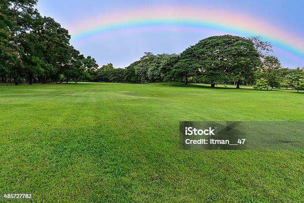 Lanskap Lapangan Golf Dengan Pohon Dan Pelangi Foto Stok - Unduh Gambar ... Lanskap Lapangan Golf Dengan Pohon Dan Pelangi Foto Stok - Unduh Gambar ...