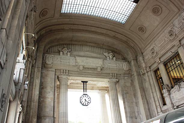 Clock on Milan Central railway station – free photo on Barnimages