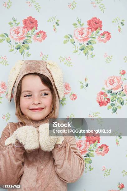 Cute Girl In Bunny Costume Against Wallpaper 照片檔及更多 人 照片 人 做手勢 兒童 Istock