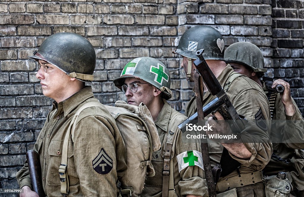 Wwii Us Army 인펀트리 바로 전투입니다 소대 줄을 서서 하사관 계급에 대한 스톡 사진 및 기타 이미지 하사관 계급