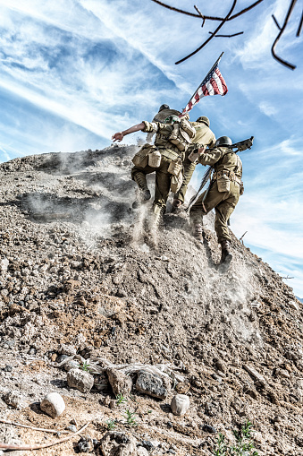 Wwii Us Army 병마용 스크램블링 바라요 힐 아메리칸 플래그 World War Ii에 대한 스톡 사진 및 기타 이미지