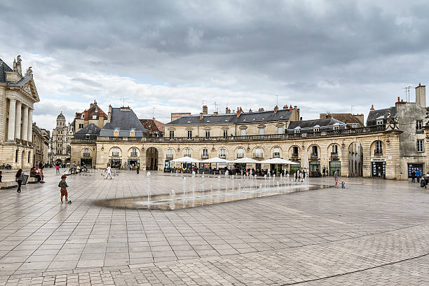 2 400+ Dijon Photos, taleaux et images libre de droits - iStock 2 400+ Dijon Photos, taleaux et images libre de droits - iStock