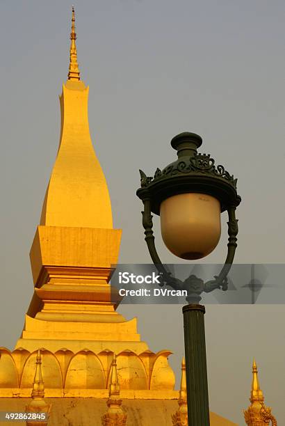 Lamppost 있는 Pha 파탓 루앙 관자놀이 라오스 비엔티안 0명에 대한 스톡 사진 및 기타 이미지 0명 가로등